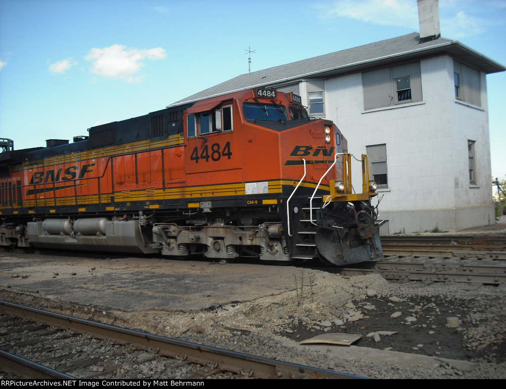 BNSF 4484